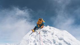 Qui a pris l’impressionnante photo de l’embouteillage d’alpinistes au ...