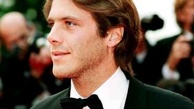 Kate Moss a choisi elle-même Ellie Bamber pour l'incarner dans le film ...