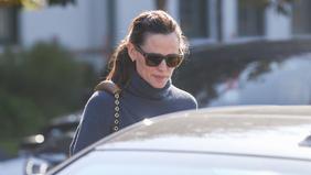 Cindy Crawford et Jennifer Garner qui posent avec des survivants de l ...