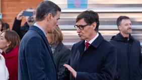 La chanteuse espagnole Eva Amaral seins nus sur scène pour dénoncer le ...