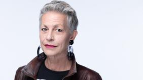 «61 ans et tout son cul» : la photo osée et toute décomplexée de Lio en ...