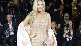 PHOTO - Brigitte Macron rayonnante : elle dévoile ses jambes fuselées dans la robe la plus ...