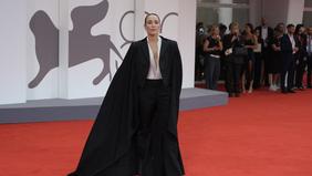 PHOTO - Brigitte Macron rayonnante : elle dévoile ses jambes fuselées dans la robe la plus ...