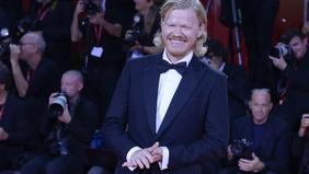 PHOTO - Brigitte Macron rayonnante : elle dévoile ses jambes fuselées dans la robe la plus ...