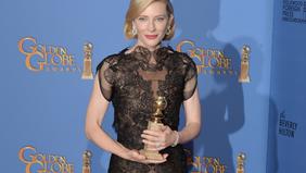 Mini-frange, robe au dos nu XXL et string en chaîne dorée : Adèle Exarchopoulos divine sur le ...