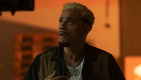 Le youtubeur Mister V dévoile la bande-annonce déjantée de son film ...