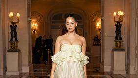 À 59 ans, Salma Hayek attire tous les regards dans sa robe Balenciaga ...