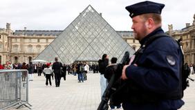 Cambriolage au Louvre : notre dossier pour tout comprendre