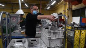 Droits de douane : La Poste va suspendre les envois de colis vers les ...