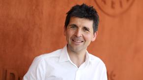 Thomas Sotto taquin avec Amandine Bégot pour son départ de la matinale ...