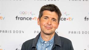 Thomas Sotto taquin avec Amandine Bégot pour son départ de la matinale ...