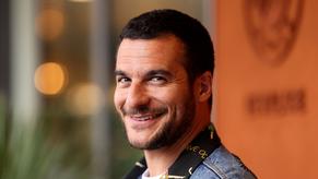 Amir dans le plus simple appareil : le chanteur dévoile son corps ...