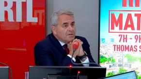 Thomas Sotto taquin avec Amandine Bégot pour son départ de la matinale ...