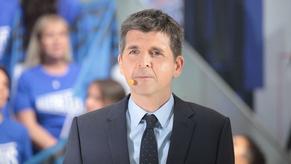 Thomas Sotto taquin avec Amandine Bégot pour son départ de la matinale ...