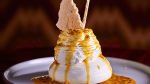 Meringues moelleuses, sorbet aux fruits rouges