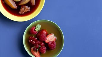 Meringues moelleuses, sorbet aux fruits rouges