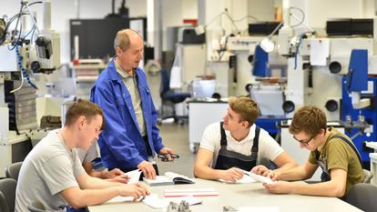 Comment faire du lycée professionnel une filière d'avenir