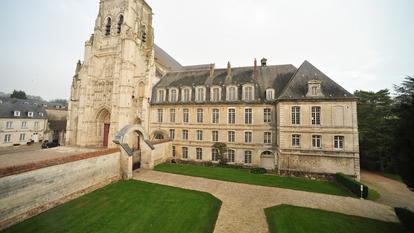 Week-end dans la Somme: Saint-Riquier, une curiosité médiévale au cœur ...