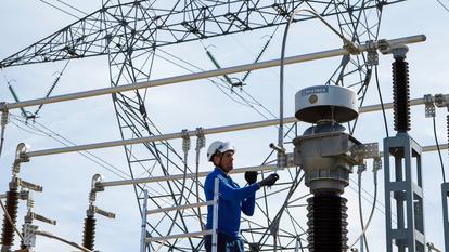 Enedis et RTE modernisent leurs réseaux avec des entreprises françaises