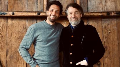 Qui sont Jean-Gabriel de Bueil et Matthieu Dumas, ces quinquas qui ont racheté un vignoble dans ...