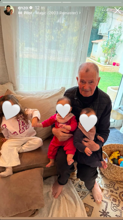 Zinedine Zidane, son père Smaïl entouré de ses trois arrière-petites ...