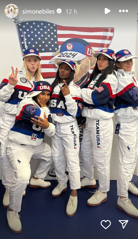 Lit en carton et drapeau américain : Simone Biles fait visiter sa ...
