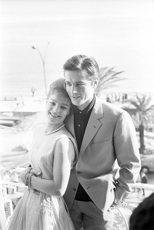 PHOTOS - Alain Delon : retour sur son évolution physique