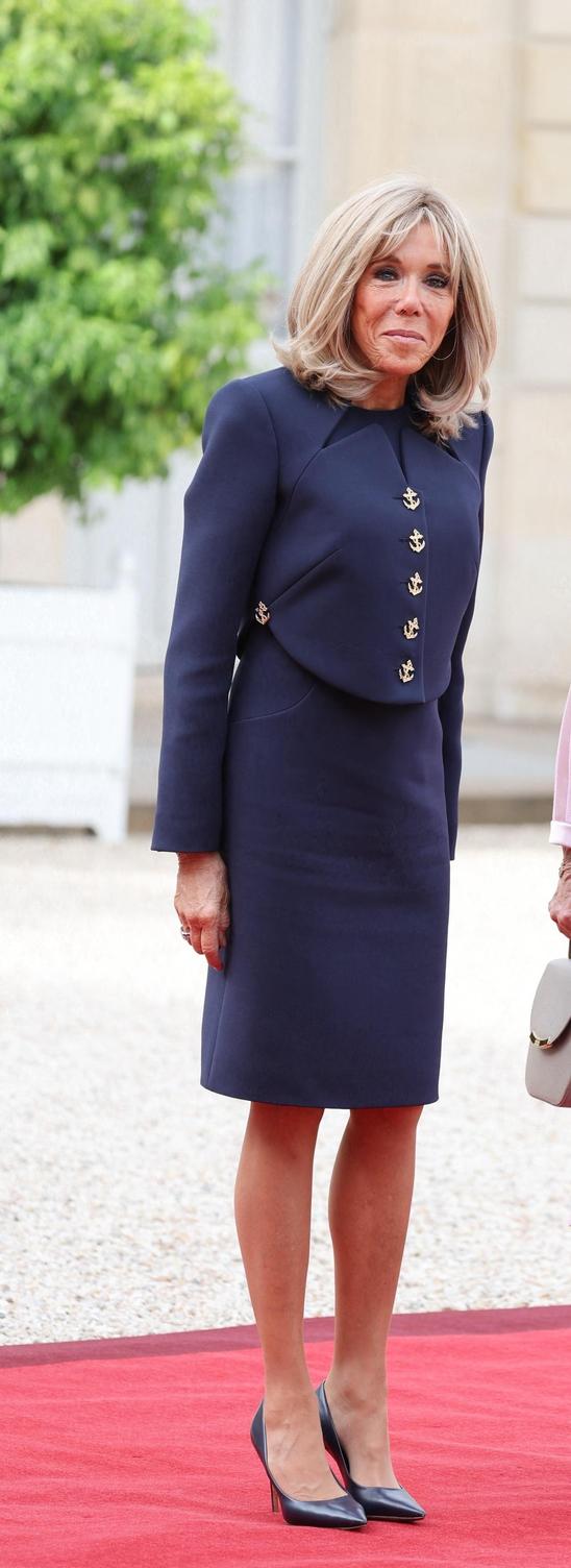PHOTOS - Les plus belles mini-jupes et mini-robes de Brigitte Macron