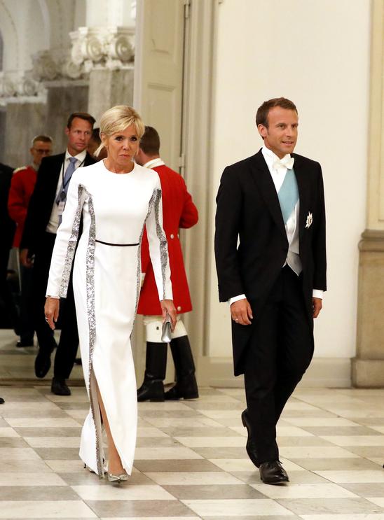 PHOTOS - Brigitte Macron : ses plus belles robes de soirée au fil des ans