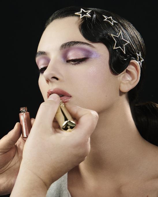 Les coulisses de la campagne Dior beauté de Noël 2025 avec Deva Cassel ...