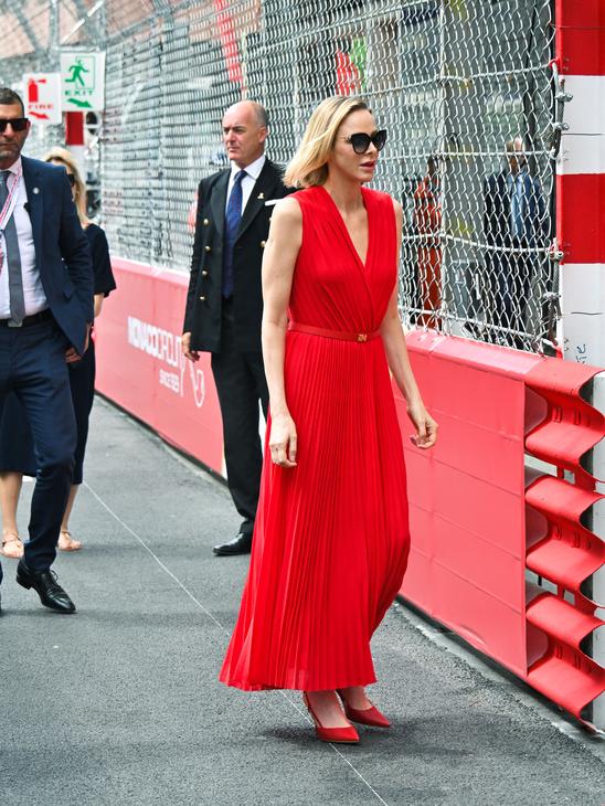 Le prince Jacques de Monaco parade sur le circuit du Grand Prix, dans ...