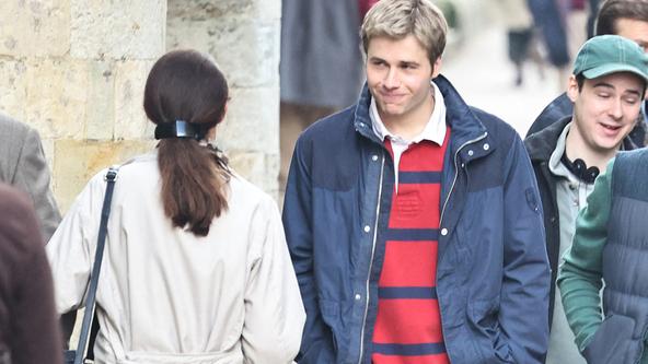 En photos, l'acteur Ed McVey est l'impressionnant sosie du prince William sur le tournage de The ...