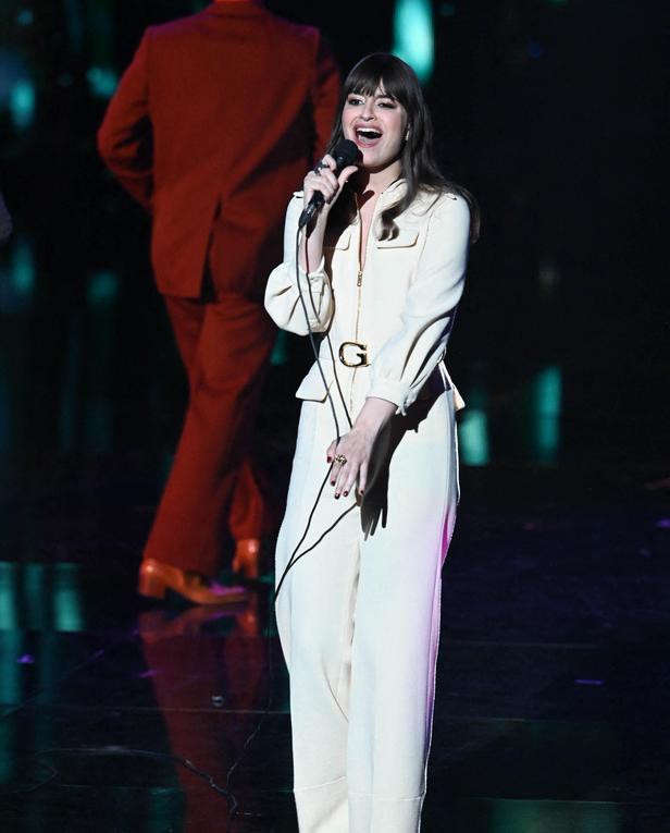 PHOTOS - Clara Luciani : zoom sur le style rétro de la chanteuse en 28 ...