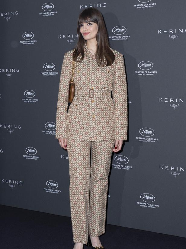 PHOTOS - Clara Luciani : zoom sur le style rétro de la chanteuse en 28 ...