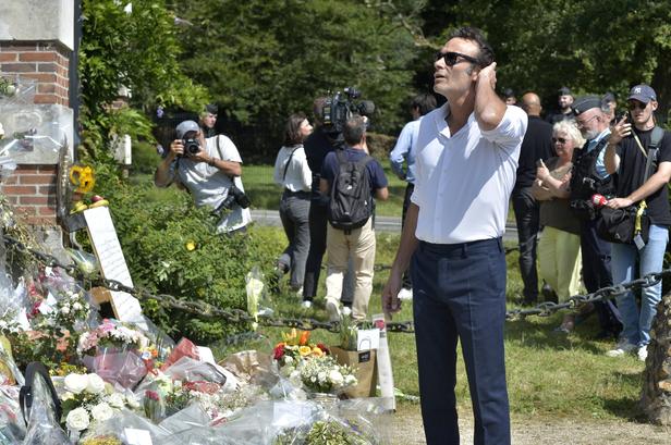 PHOTOS - Obsèques d'Alain Delon : ses fils émus, son cercueil… ces ...