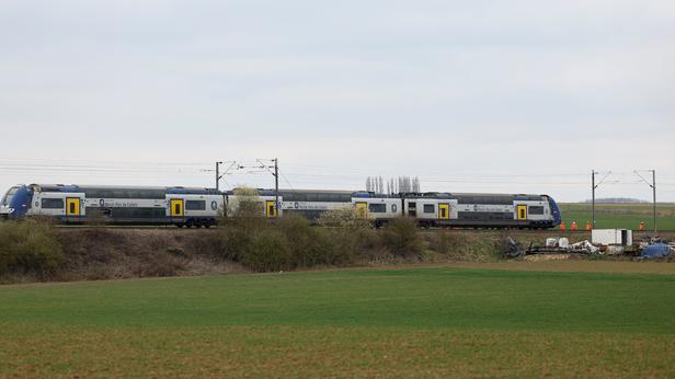 Pas-de-Calais : deux militaires meurent dans une collision avec un train à un passage à niveau