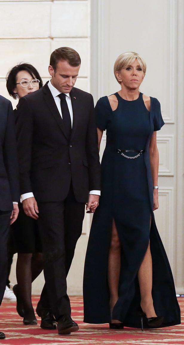 PHOTOS - Brigitte Macron : ses plus belles robes de soirée au fil des ans