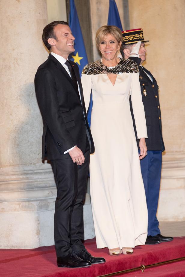 PHOTOS - Brigitte Macron : ses plus belles robes de soirée au fil des ans