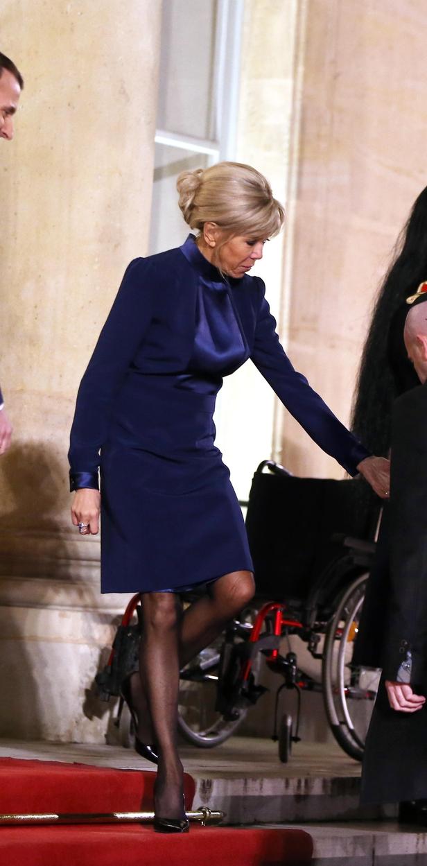 PHOTOS - Brigitte Macron : ses plus belles robes de soirée au fil des ans