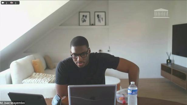 «Au revoir Monsieur, bonne journée» : l’influenceur Alex Hitchens ...