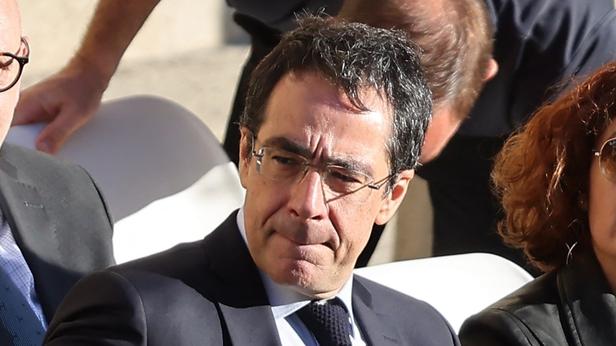 Darius Rochebin : couple, suicide de sa mère, vie en Suisse… Ce qu’il ...