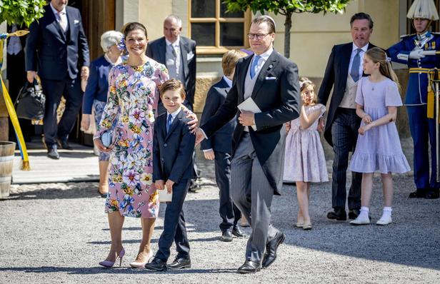 PHOTOS – Baptême d’Ines de Suède : la famille royale au complet autour ...