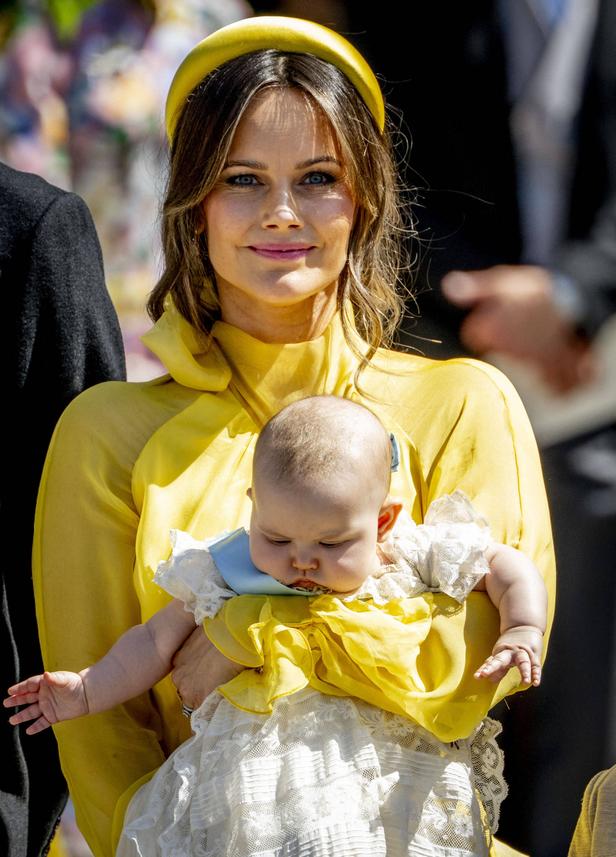 PHOTOS – Baptême d’Ines de Suède : la famille royale au complet autour de Carl Philip et Sofia ...