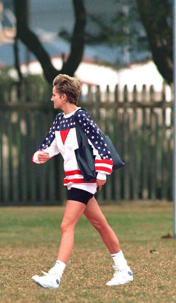 PHOTOS – Lady Diana : retour sur ses looks les plus controversés