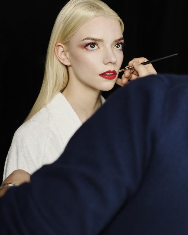Les coulisses de la campagne Dior beauté de Noël 2025 avec Deva Cassel ...