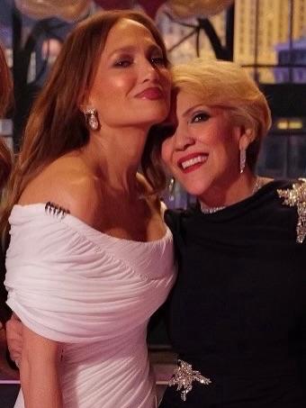 Léa Salamé rend hommage à sa mère Mary Boghossian, avec qui tout n’a ...
