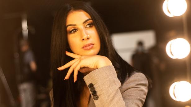 La chanteuse RnB Lyna Mahyem, guerrière des temps modernes