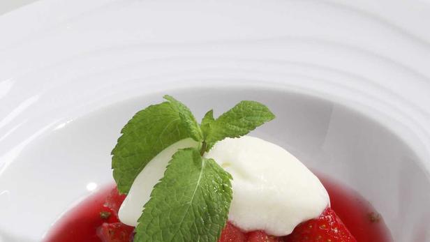 Nage de fruits rouges au cranberry et piment d'Espelette