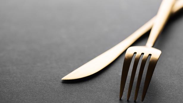 Comment disposer la fourchette sur la table
