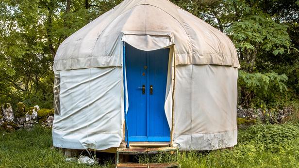 Quelles autorisations faut-il pour installer une yourte dans son jardin